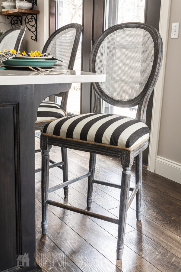 How to Makeover a Bar Stool with a Farmhouse Style | Sunny Side Design
