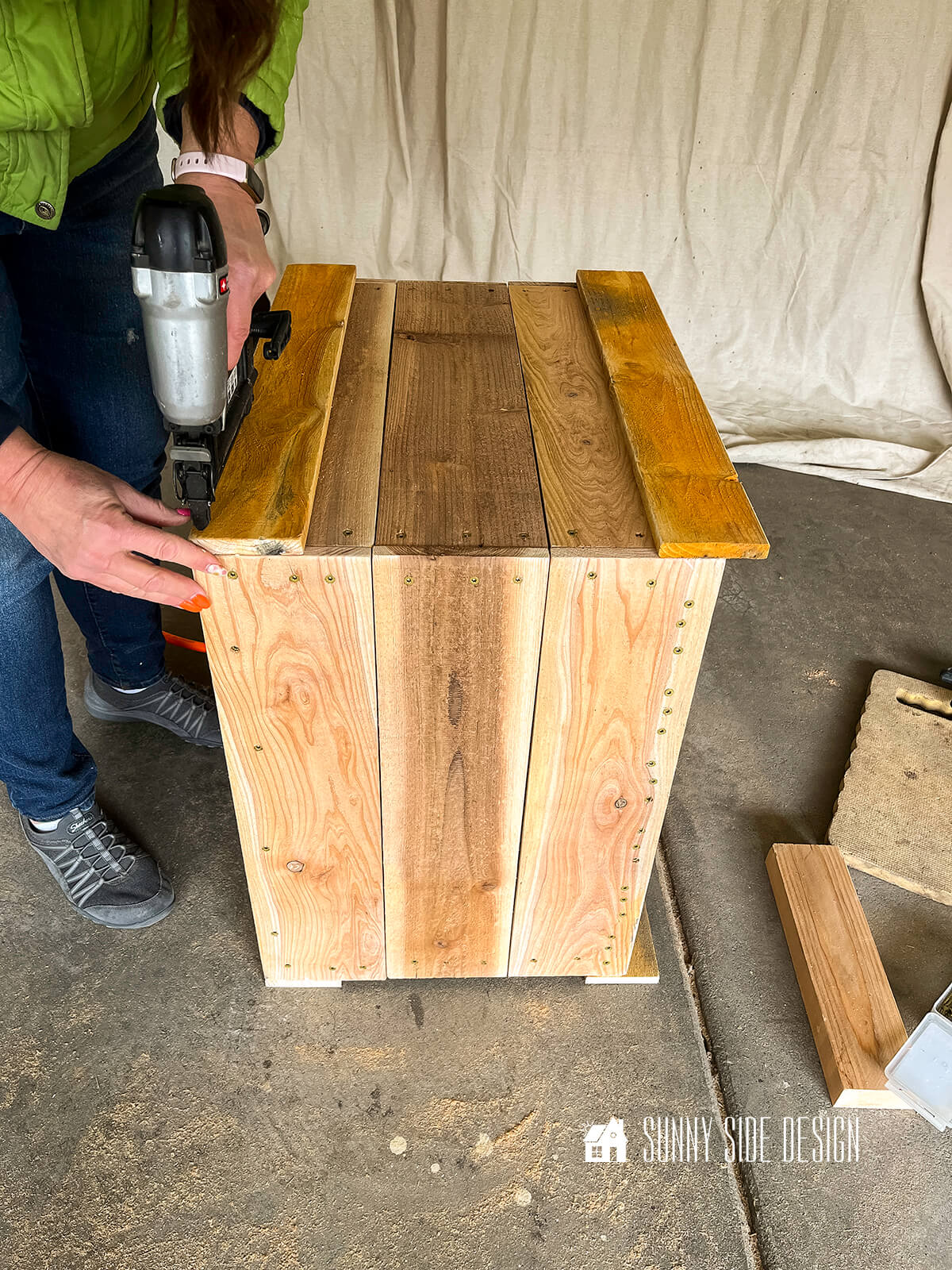 How to Make a Simple Planter Box on Wheels | Sunnyside Home