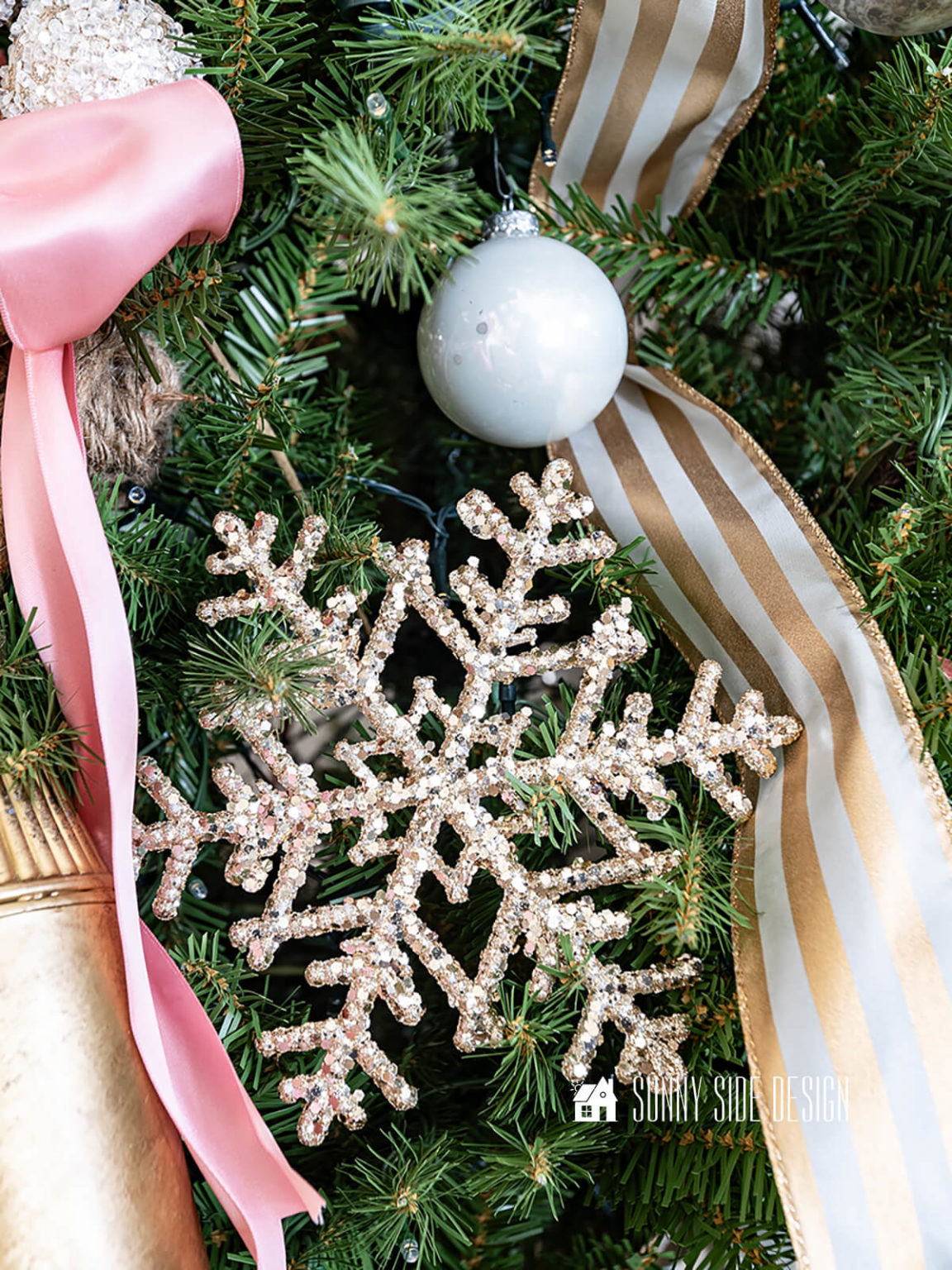 How to Decorate Your Christmas Tree Like a Pro | Sunnyside Home