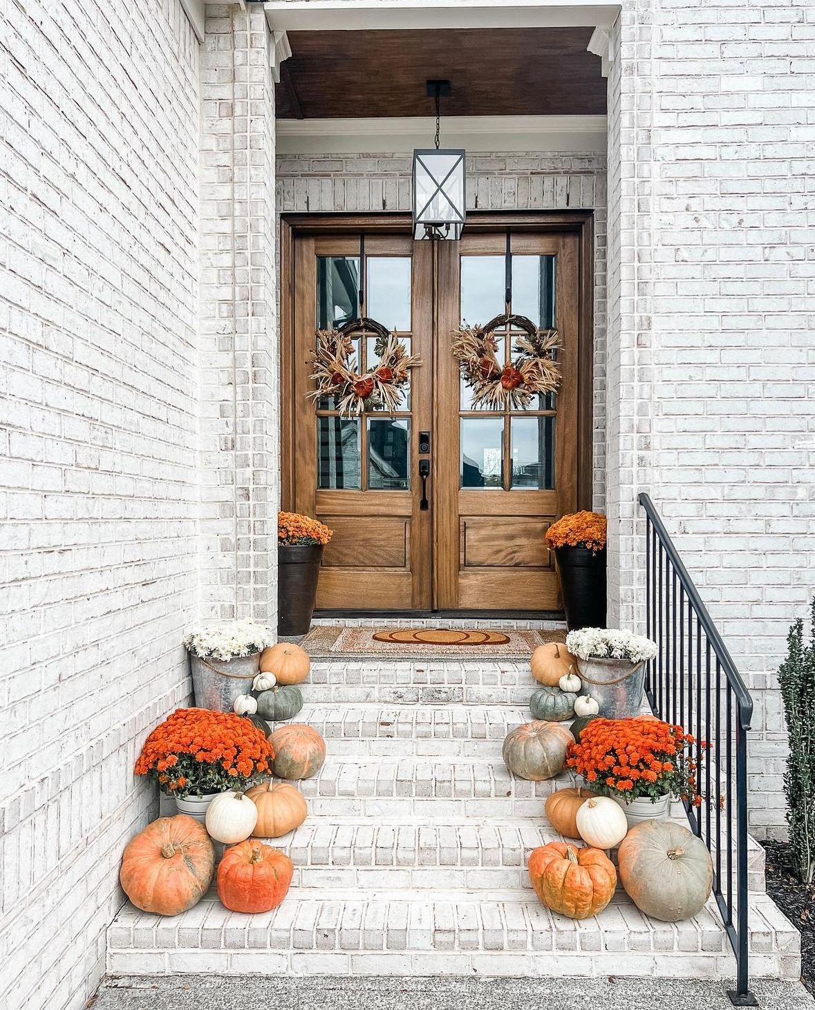 40 Gorgeous Fall Front Porch Ideas You'll Love | Sunnyside Home