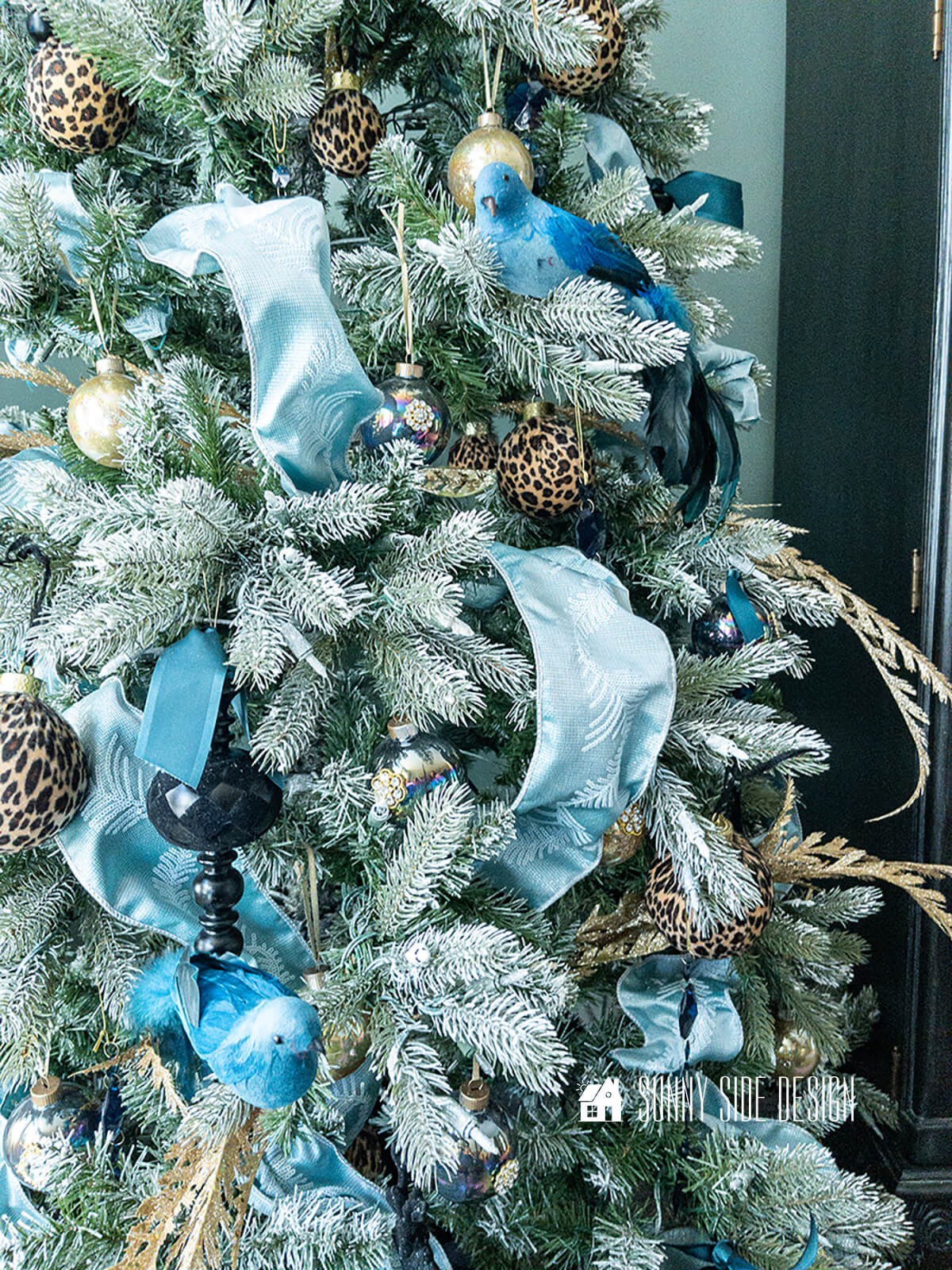 8 Beautiful Ways to Put Ribbon on a Christmas Tree | Sunnyside Home