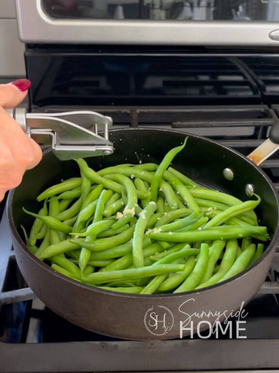 Quick and Easy Spicy String Beans (Ready in 10 Minutes) | Sunnyside Home